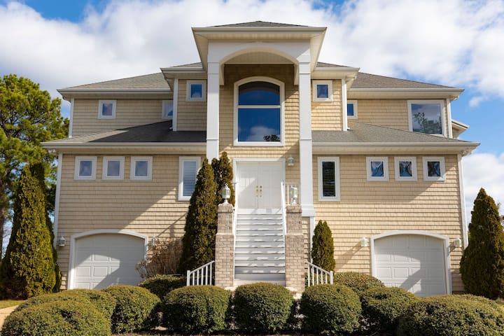 Huge Waterfront Home 1/2 Hr. To Williamsburg - Yorktown, VA