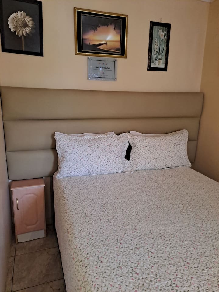 Cpt Unit @ Iqhayiya Guest House - Durban