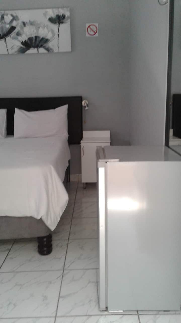 Room 8 @ Iqhayiya Guest House - Durban