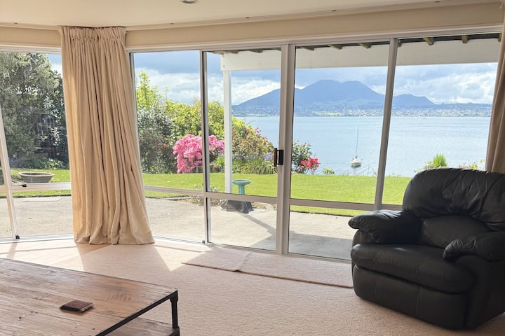 Acacia Bay Lakefront Suite - 陶波