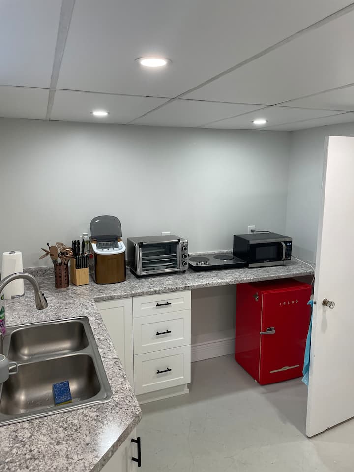 Two Bedroom Basement Apartment In Prime Location - Windsor, ON, Canada