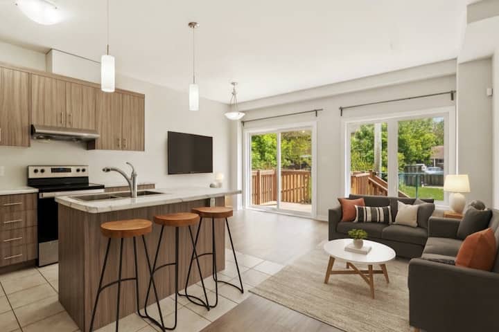 Modern Comfort Getaway - Welland
