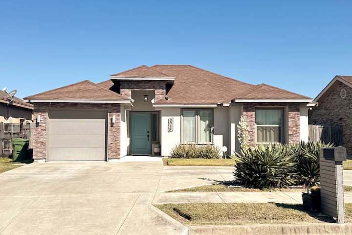 The Balanced Stay Btx - Private Yard, Gym, Playset - Brownsville, TX