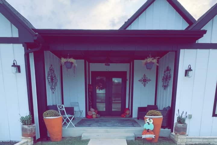 The Rustic Belle | Country Charm, Luxury Comfort - 