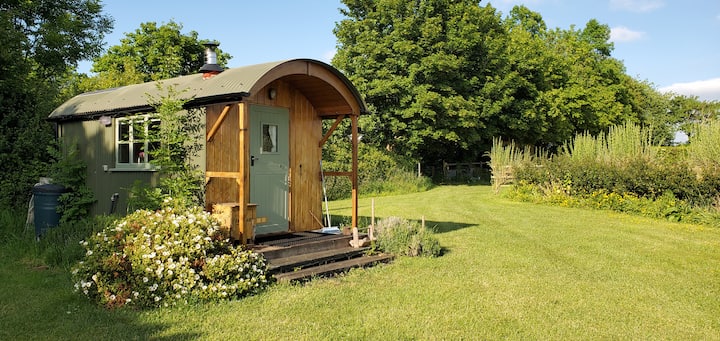 Cosy Shepherds Huts At Walnut Tree Farm - Chew Valley Lake