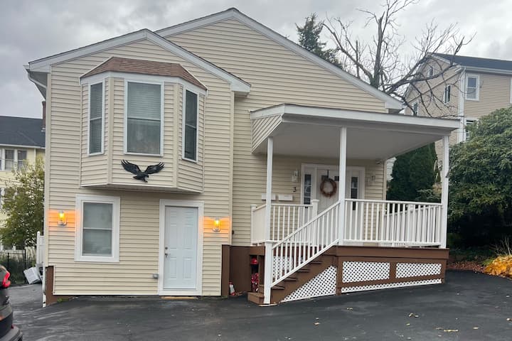 Cozy Apartment In The Heart Of Worcester - Worcester, MA