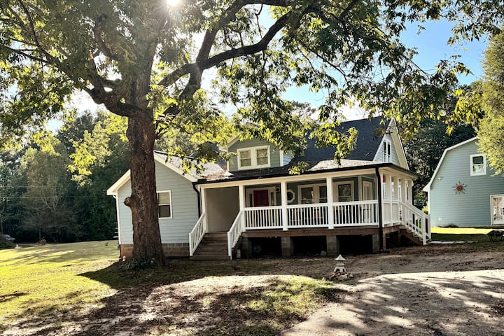 Charming Craftsman Style Home With Huge Porch - Cary, NC