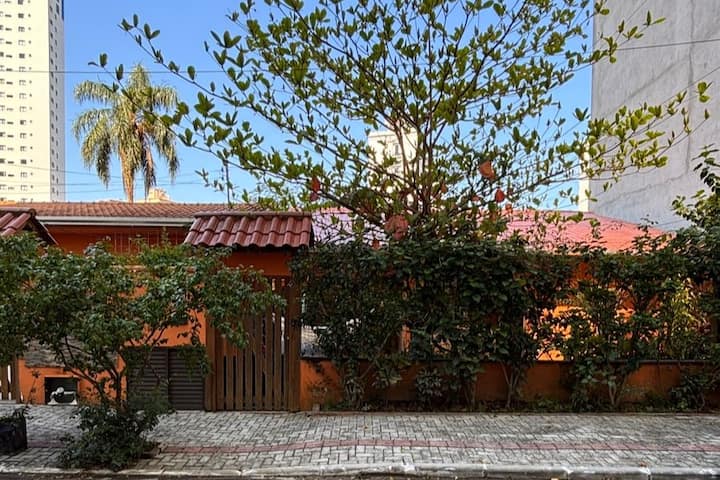 Casa Com Lindo Jardim Na Beira Do Rio - Itapema