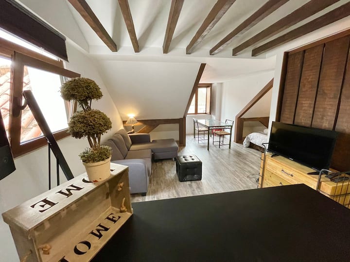 Cozy Penthouse In Bairro Alto With Ac - リスボン