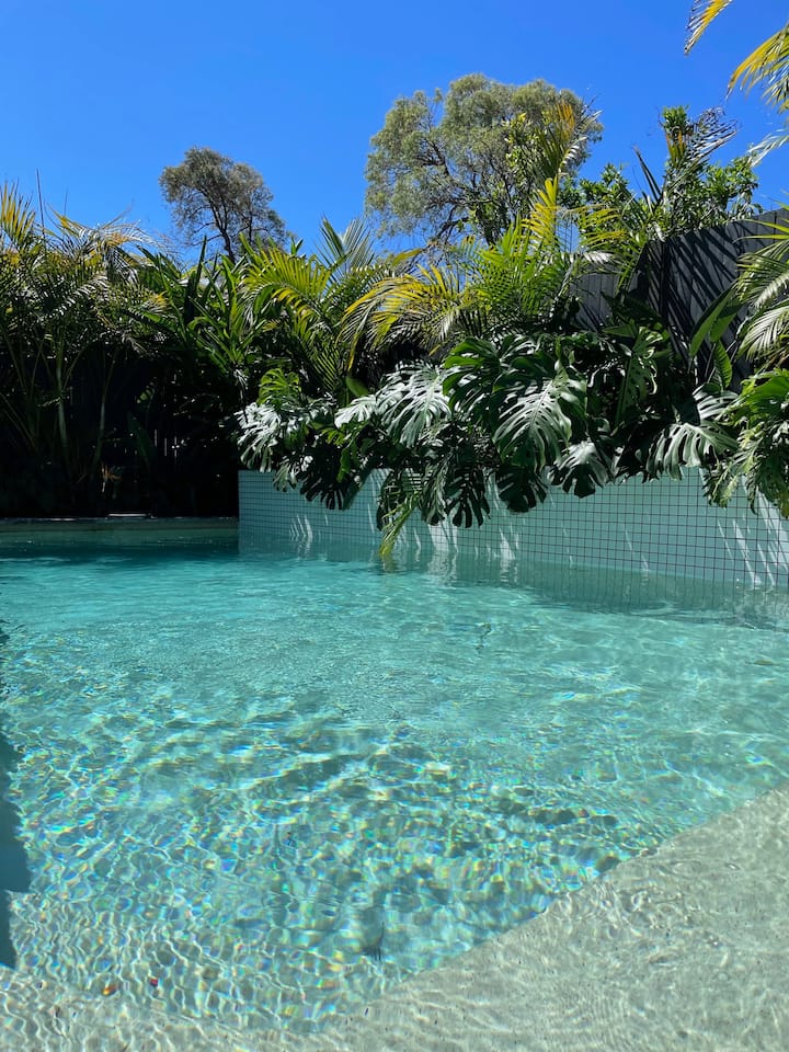 Poolside Family Retreat In Terrigal - Avoca Beach