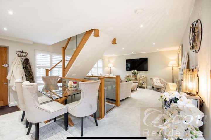 Charming Modern Cottage On Billericay High Street - Basildon
