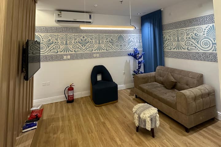 شقه أنيقه بطراز يوناني مع جلسه خارجيه - Makkah