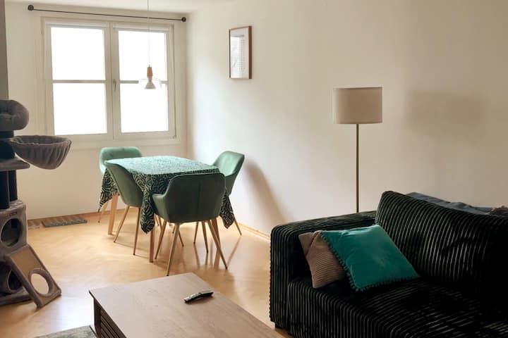 Zentrale & Ruhige Wohnung Mit Balkon - München