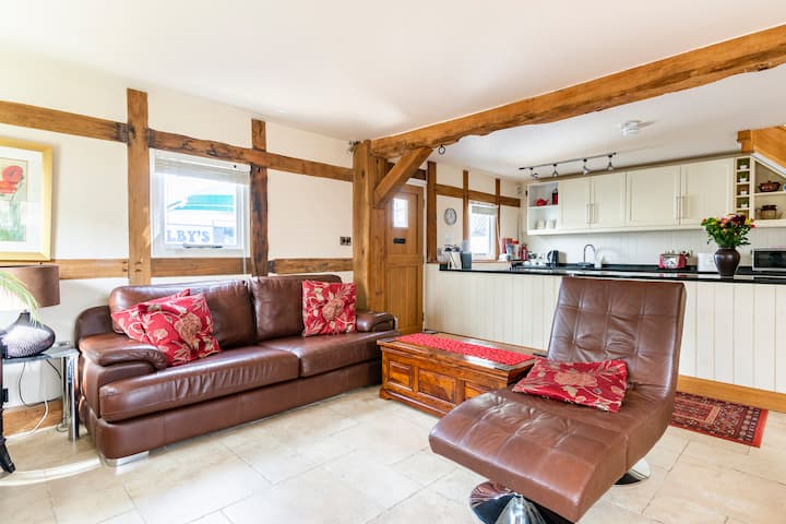 Barn Conversion In A Beautiful Market Town - Upton upon Severn
