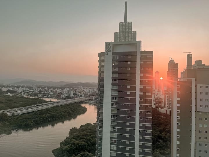 1 Block From The Beach | Air Conditioning + Garage - Balneário Camboriú