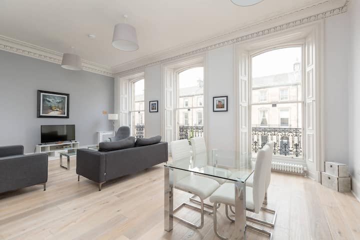 6 On Chester: Tay Apartment - Edinburgh, UK