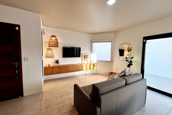 Casa Auguri - 3 Quartos, Sala Ampla Com Jardim. - Garopaba