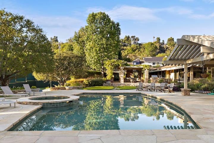 Luxury 5-bedroom Oc Estate With Tennis Court - Irvine, CA