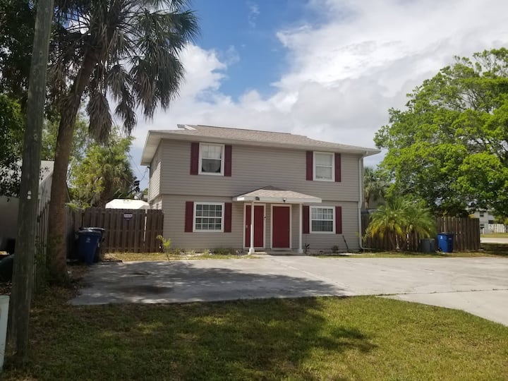 Clean 2 Bedroom Apartment  Fmb. - Punta Rassa, FL