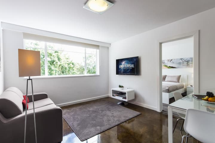New, Stunning, Sunlight Filled, Central, Save 40% - Melbourne