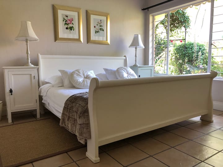 Lavender And Rose Cottage In Old Faerie Glen - Pretoria