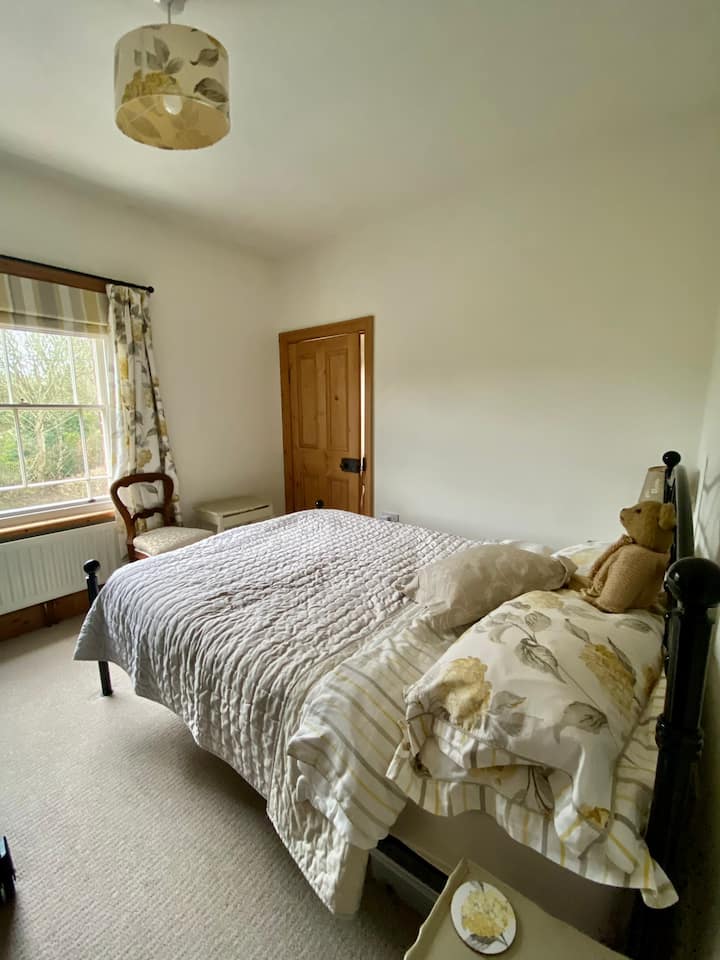 The Firs - 'Hydrangea' Room - Shropshire