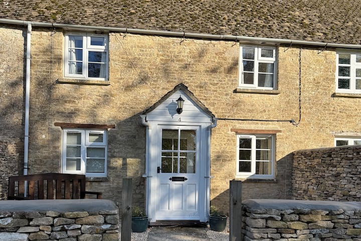 Cosy Cotswold Cottage - Tetbury