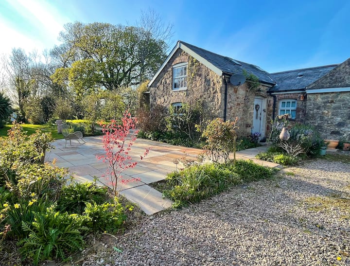 Quirky, Cosy, Romantic Cottage In Pretty Grounds - National Trust - Plas Newydd House and Gardens
