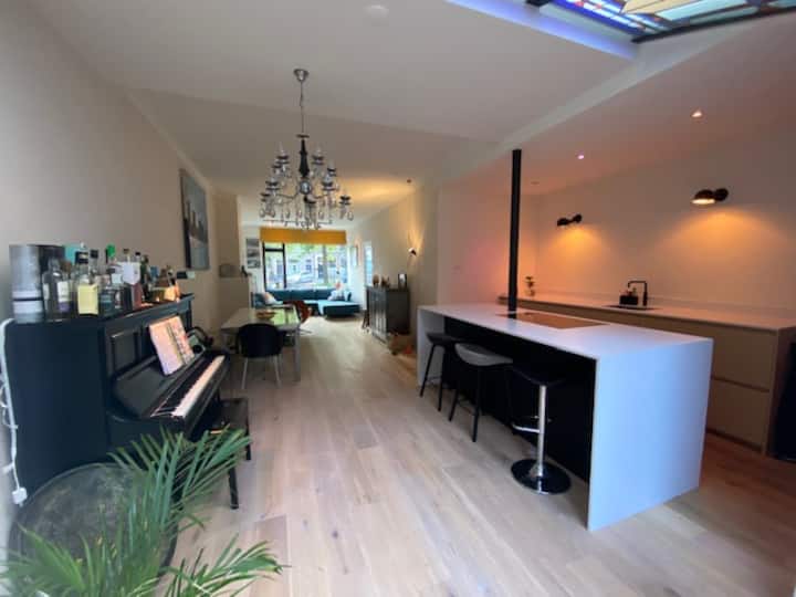 Three Floor Canal House In "Little Amsterdam" - Leiden