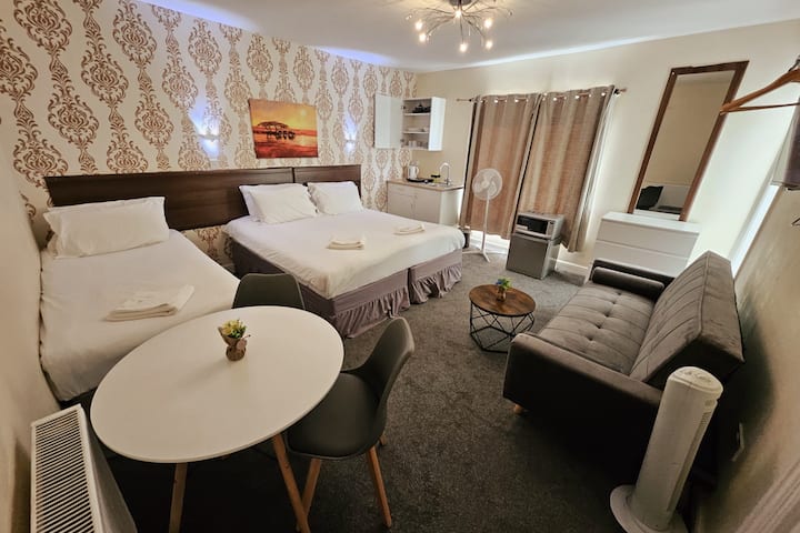 2nd-floor Studio Flat Sleeps 4 |Free Parking - Portsmouth