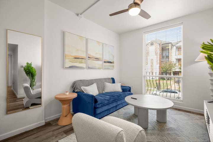 Walk To Ut & Sxsw | 3br Apt + Parking + Fast Wi‑fi - Austin
