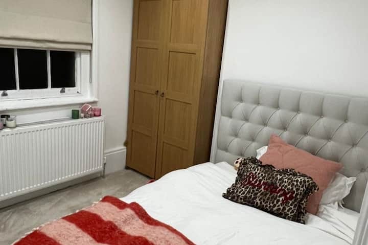 Town Centre 1-bed Flat + Free Parking - Maidstone