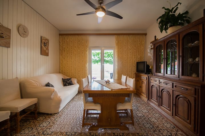 Chic Double Ac Room With Kitchen Use - Kroatien