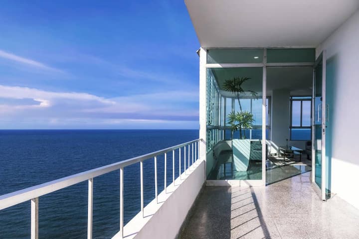 Ocean View Penthouse • Vedado • Huge Terrace - Havana