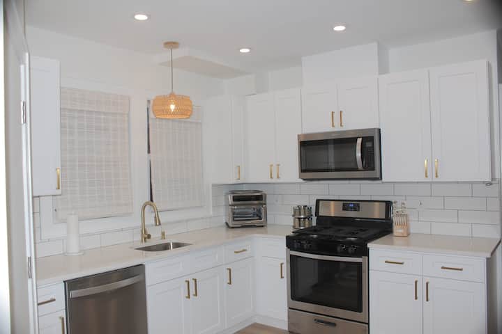 Nyc Escape 3 Bdrm Walk To Train W/parking - The Bronx, NY
