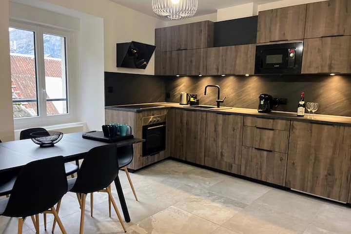 Le Vieux Bourg, No.2 - Stylish 2 Bedroom Apartment - Le Bourg-d'Oisans