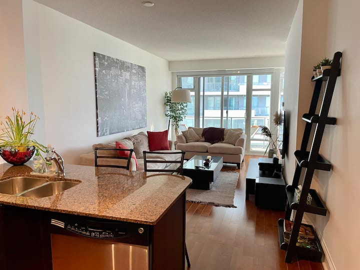 Spacious & Upscale 1bedroom+den In Midtown - Toronto