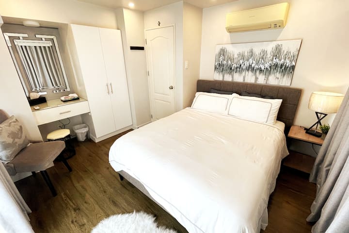 Cozy 2br Condo Fort Victoria Near Bgc High Street - Makati