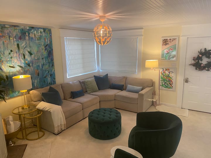 Elegant Two-bedroom Townhouse With Mountain Views - Boulder, CO