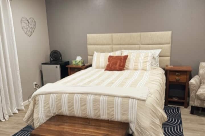 Sunny Glendale Getaway Near Westgate & Peoria - Glendale, AZ