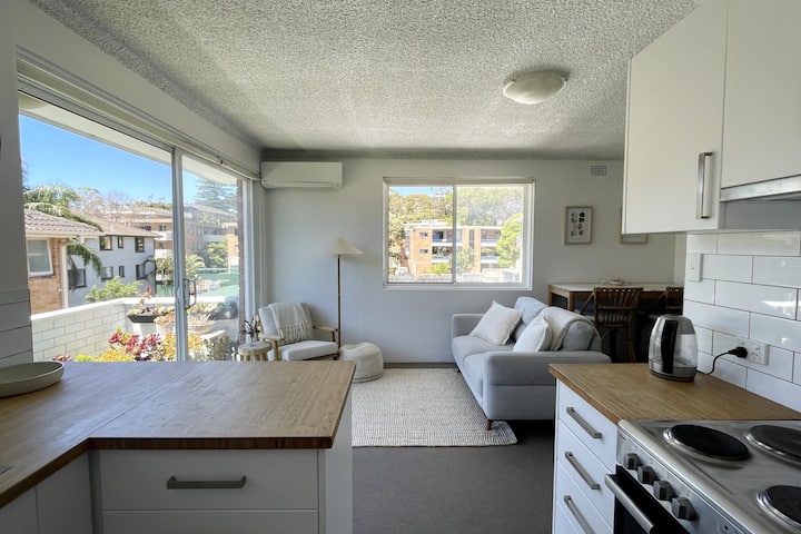 Light-filled Beach Hideaway | Bright & Cosy - Collaroy