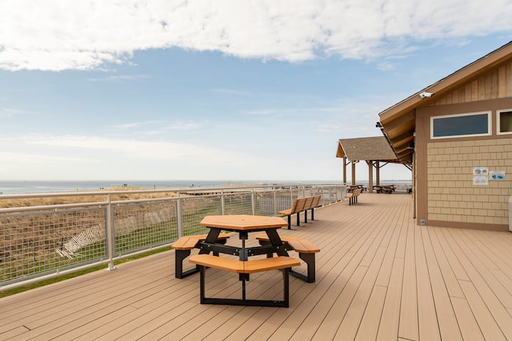 #2 Milford Beach (Across Street) Charles Isle 2br - Stratford, CT