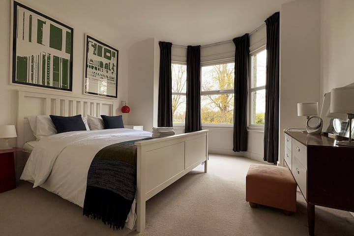 Elegant Reading Haven: 2bd Period Charm & Garden - Reading