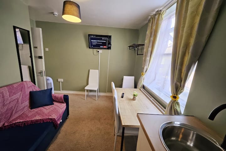 Seaview Three-bed Apartment–sleeps 3 Free Parking - Portsmouth