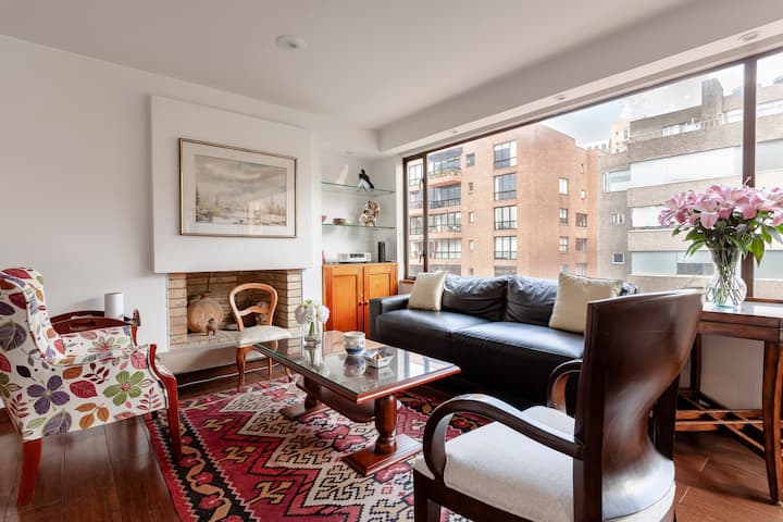 Cozy Rosales Apartment In Superb Zona G Location - Bogota