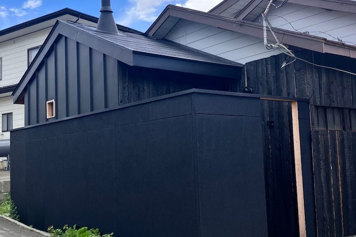 黒姫駅近の一軒家。田舎の実家の様な広い和室と、フィンランド式サウナを一棟まるまる貸し切り。 - Nagano