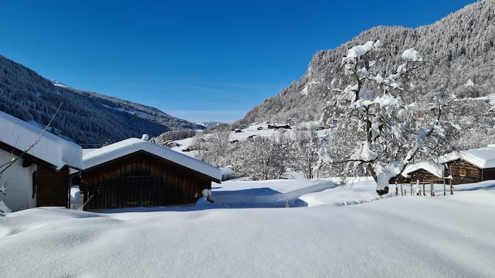 Charming Klosters Apartment (Sleeps Up To 8) - Gargellen