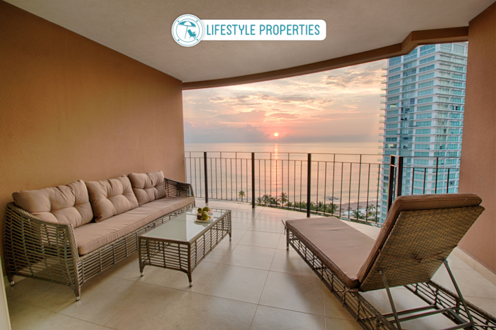 Beachfront 1br W/ Balcony & Resort-style Amenities - Puerto Vallarta