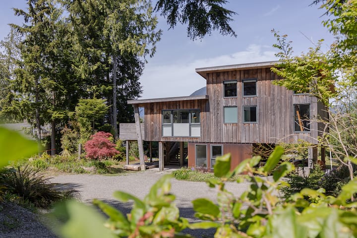 Lucky Eagle Guest Lodge - Tofino