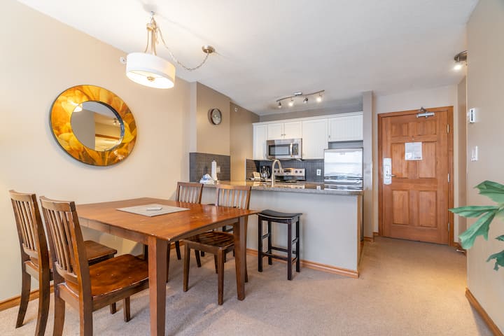 Luxury Ski-in Ski-out, Pool, Hot Tub,bbq, Air-con, Fireplace - Whistler